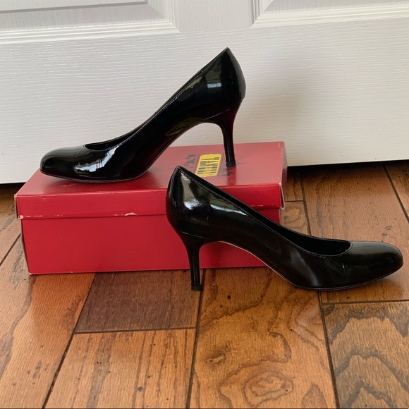 Vaneli | Shoes | Vaneli Undine Roundtoe Black Patent Leather Pumps ...